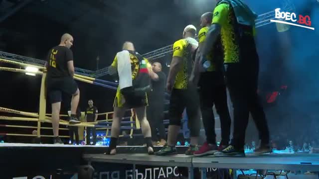 Как фенове на „Ботев“ (Пловдив) възродиха кикбокса в града (ВИДЕО) | Boec.BG - онлайн медия за ...