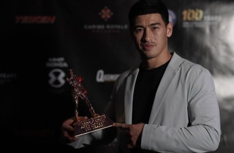 Боксьор №1 за 2022 година! Бивол показа наградата (СНИМКА) | Boec.BG - онлайн медия за бойни ...